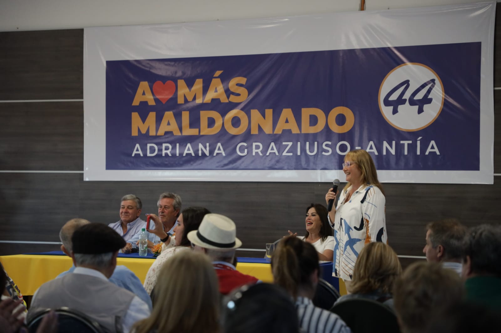 Galería de fotos: Adriana Graziuso lanzó su precandidatura a la ...